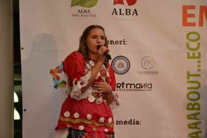 Model la "Green Fashion Show" vrea să participe la "Vocea României ...