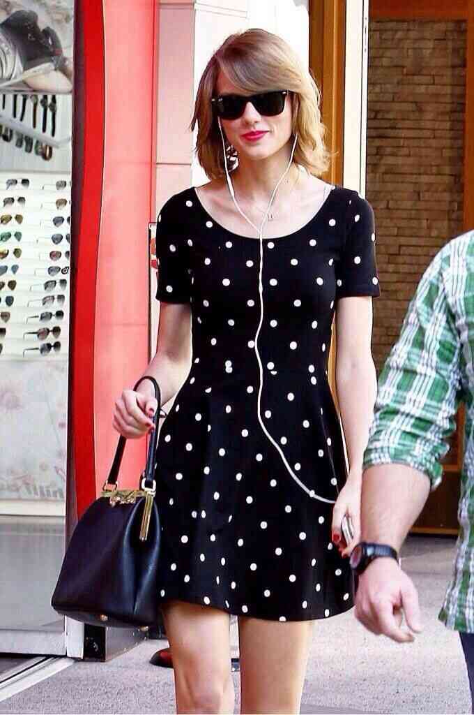 taylor swift moda strazii - Fashion365