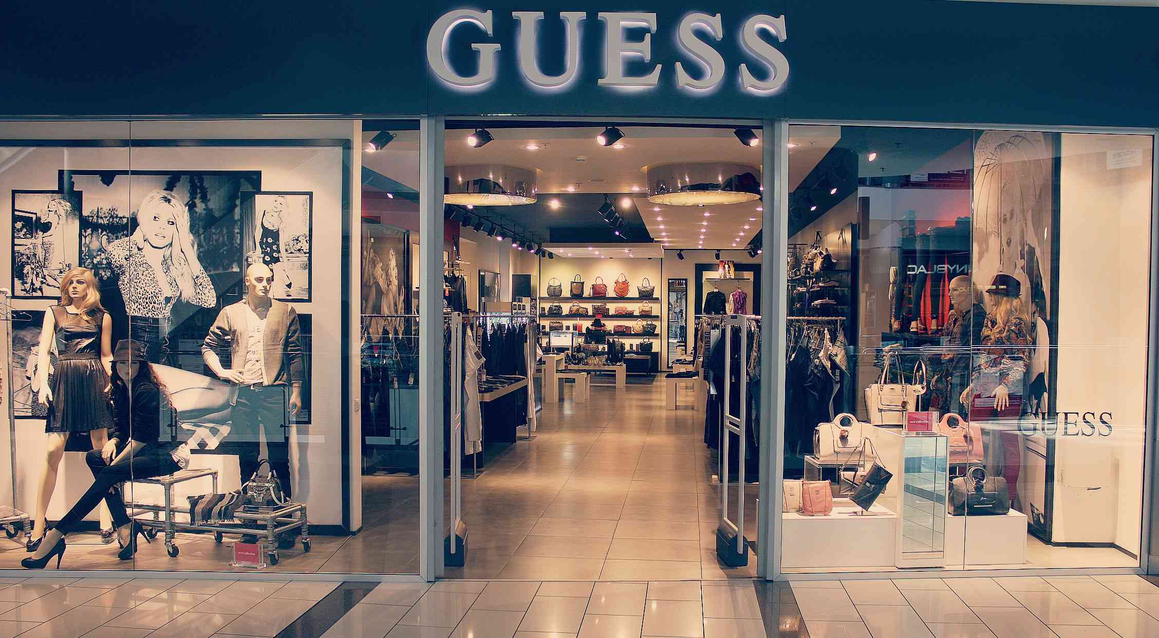 Guess va deschide primul magazin outlet din Bucureşti - Fashion365