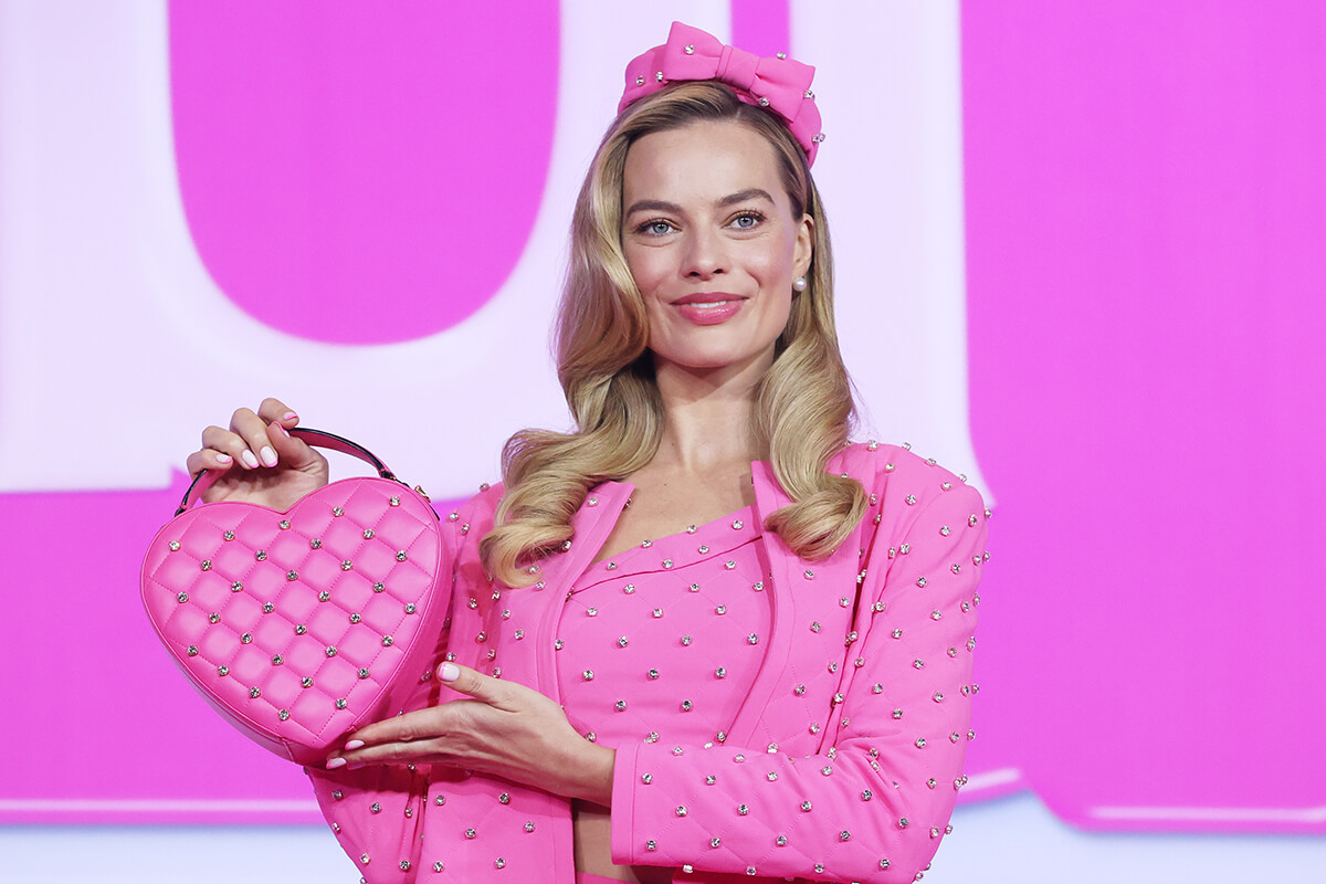 Moda din filmul Barbie: Recrearea look-urilor emblematice din film ...